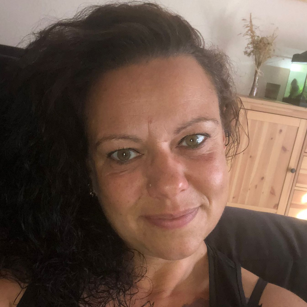 Nicole Rausch - Teamlead Debitorenbuchhaltung - Mercedes Benz Group ...