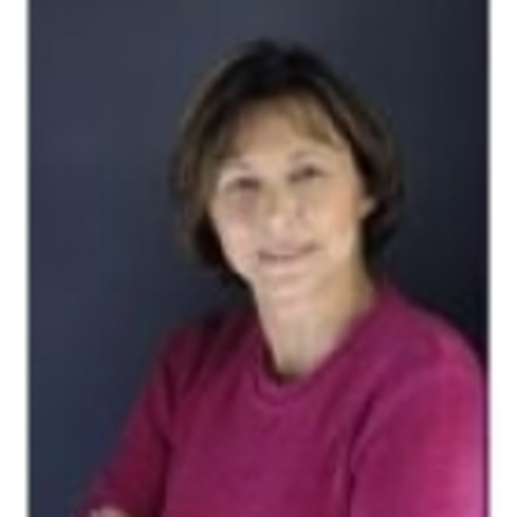 Betsy Moore's Instagram, Twitter & Facebook on IDCrawl