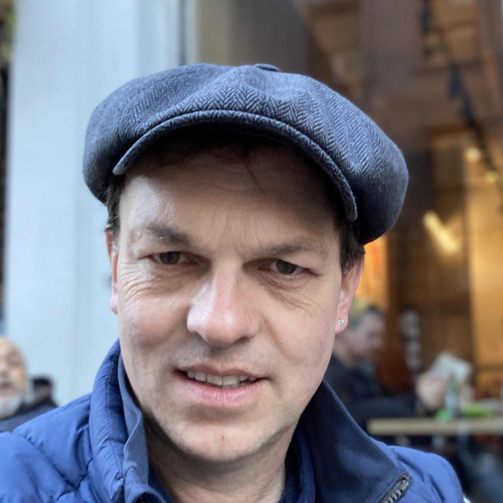 Dr. CHRISTIAN ENGELKE - Unternehmer und Hochschullehrer - Engel ...