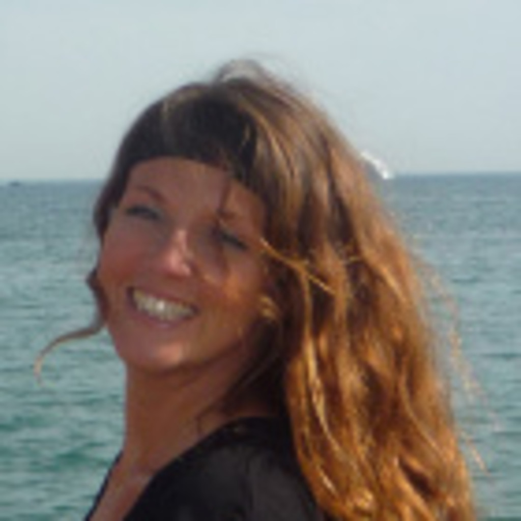 Monika ROY - Assistante commerciale Tourisme de loisirs - PALAIS DES ...