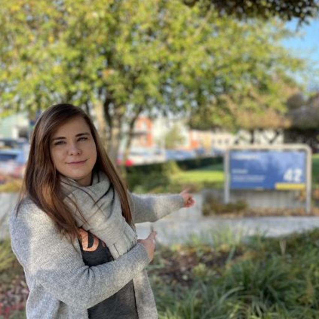 Charlene Radzinski - Service & Support HMS - 42 GmbH | XING