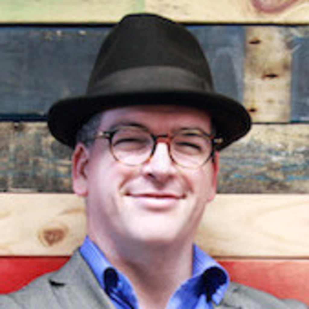 Simon Young - CEO - syENGAGE | XING