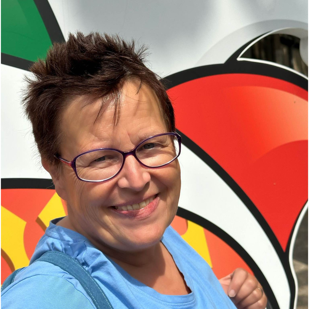 Lisa Seemann's Instagram, Twitter & Facebook on IDCrawl