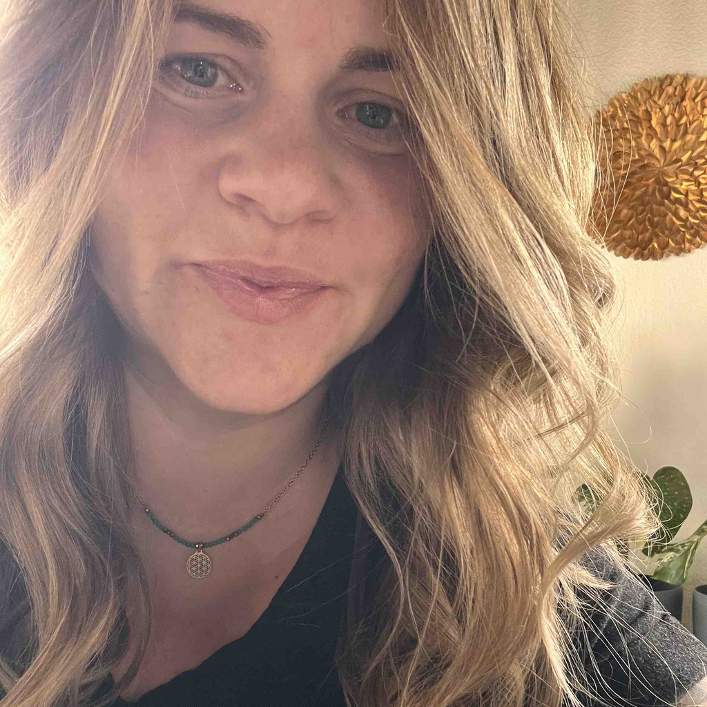 Lisa Graf's Instagram, Twitter & Facebook on IDCrawl