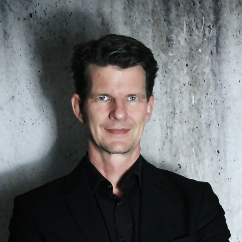 Michael Janke - General Counsel - AIC Internationale Versicherungs- und ...