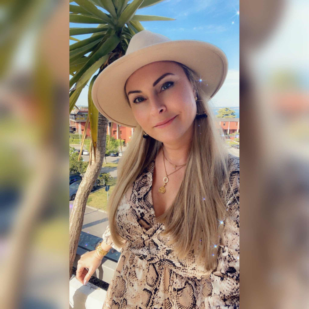 Rebecca Haag's Instagram, Twitter & Facebook on IDCrawl