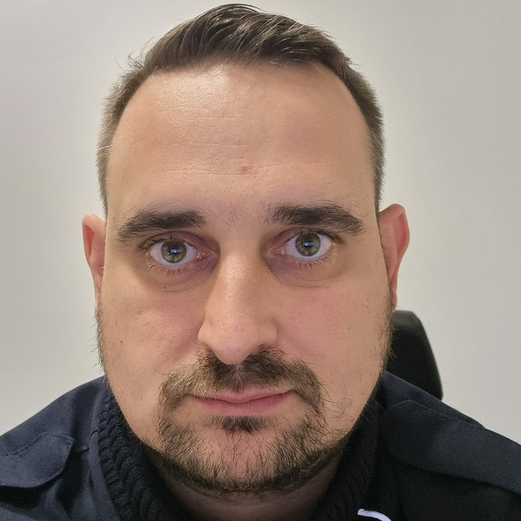 Stefan Uhlich - Geprüfte Schutz und Sicherheitskraft - SECURITAS ...