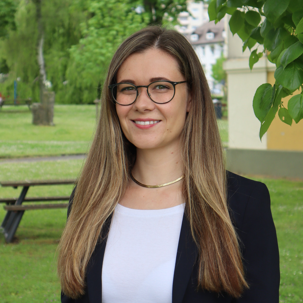 Laura Fröh - Associate | National Office | Corporate Reporting Services ...