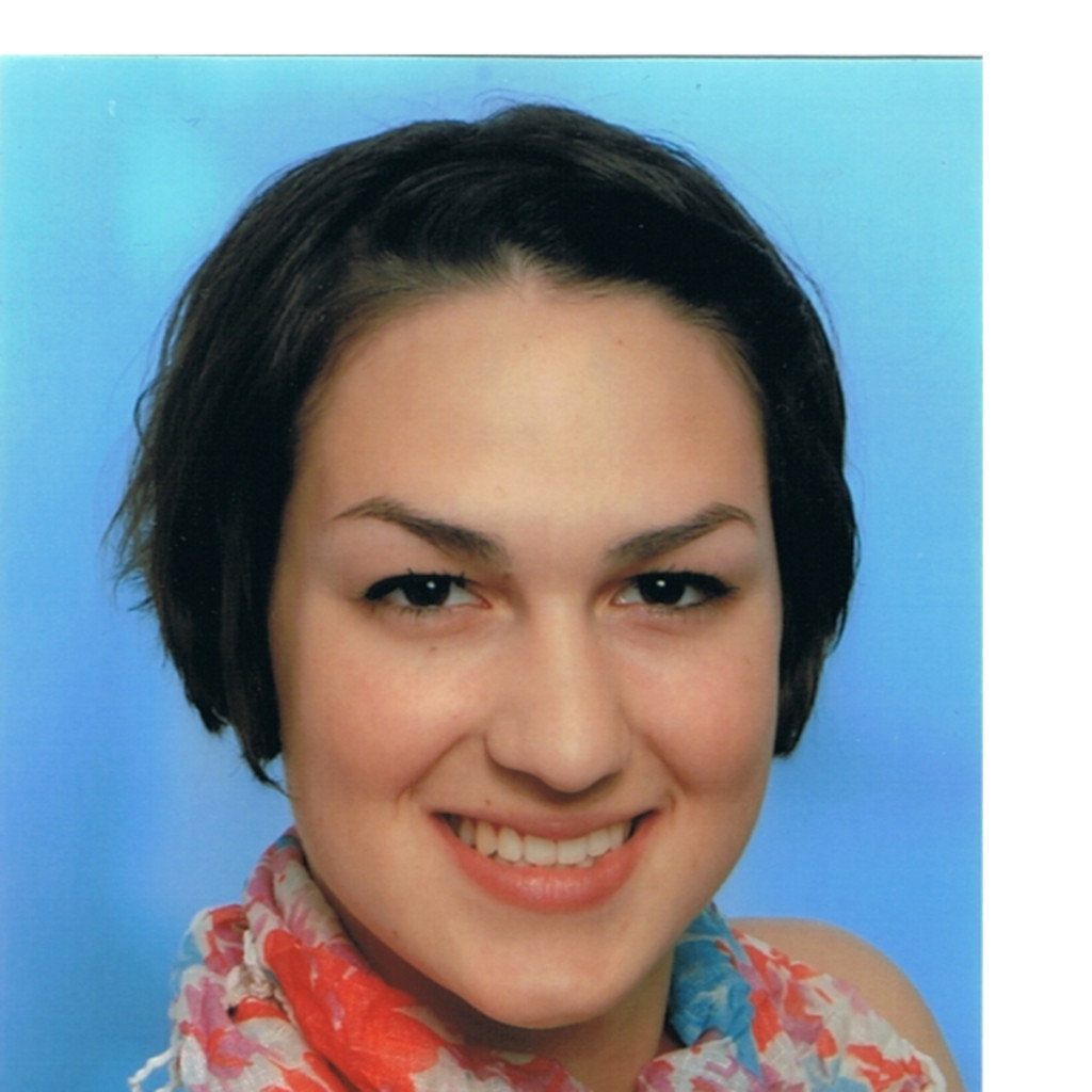 Christina Moser - Mitarbeiterin im Labor Dekorative Pulverlacke - Karl ...