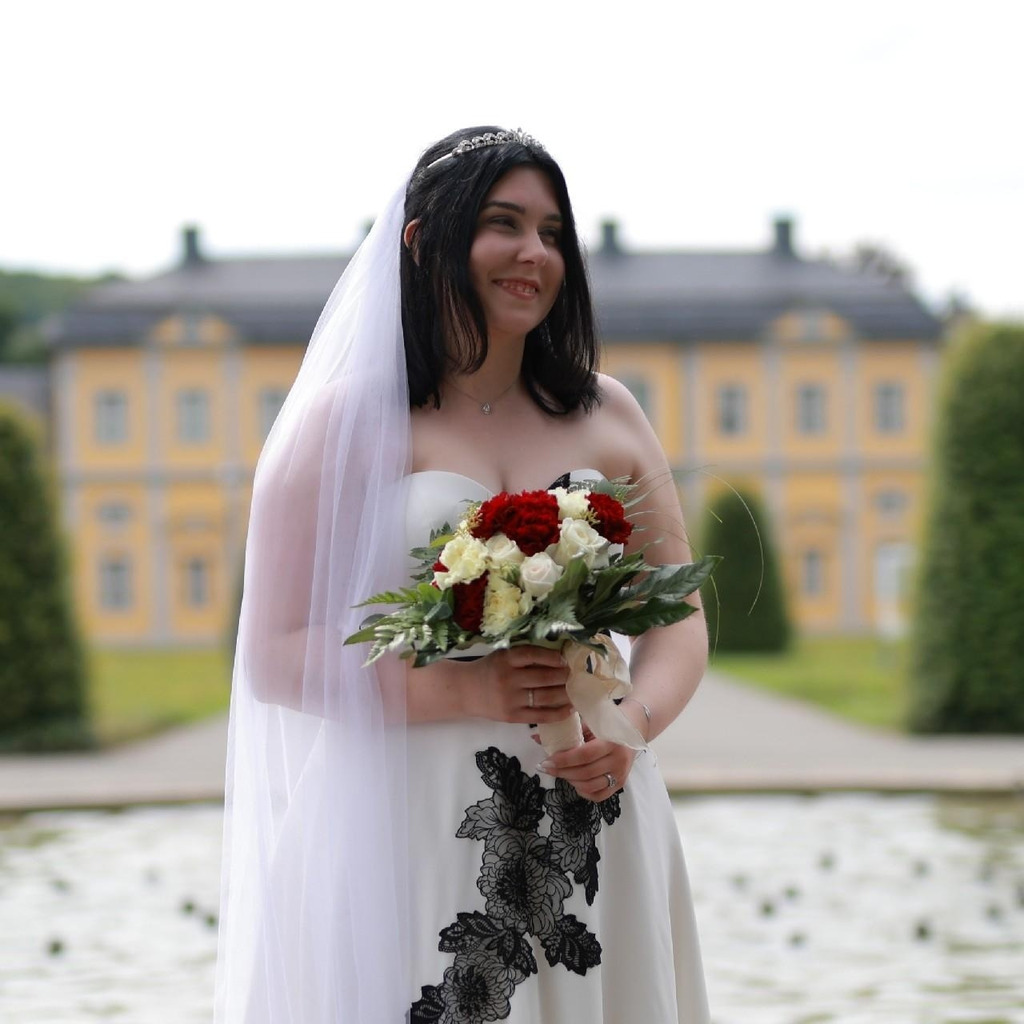 Alexandra Sauer's Instagram, Twitter & Facebook on IDCrawl