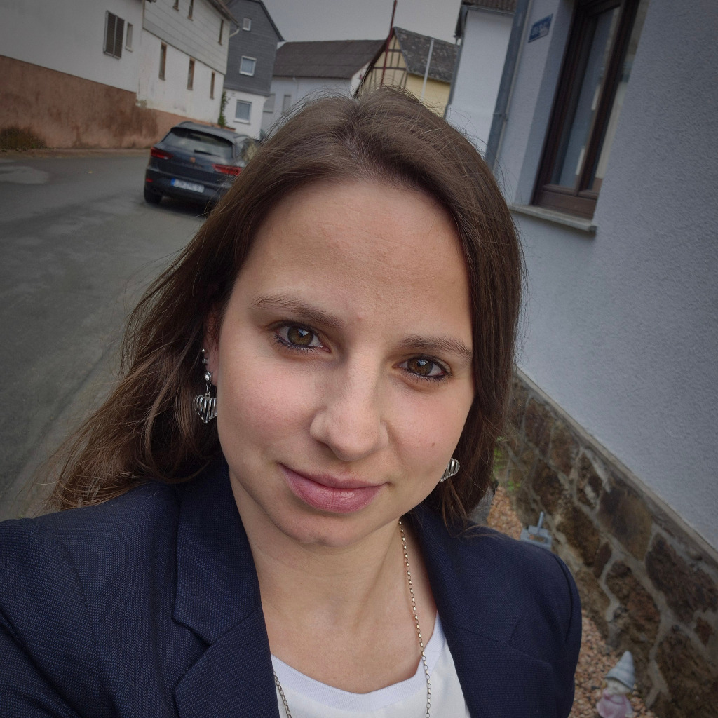 Jennifer Claudi - Einkaufscontrolling - Alternate GmbH | XING