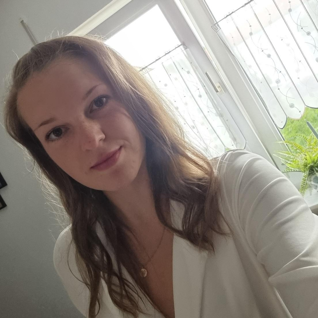 Melanie Diemb - Assistant of the Transit Terminal Manager - DACHSER SE ...