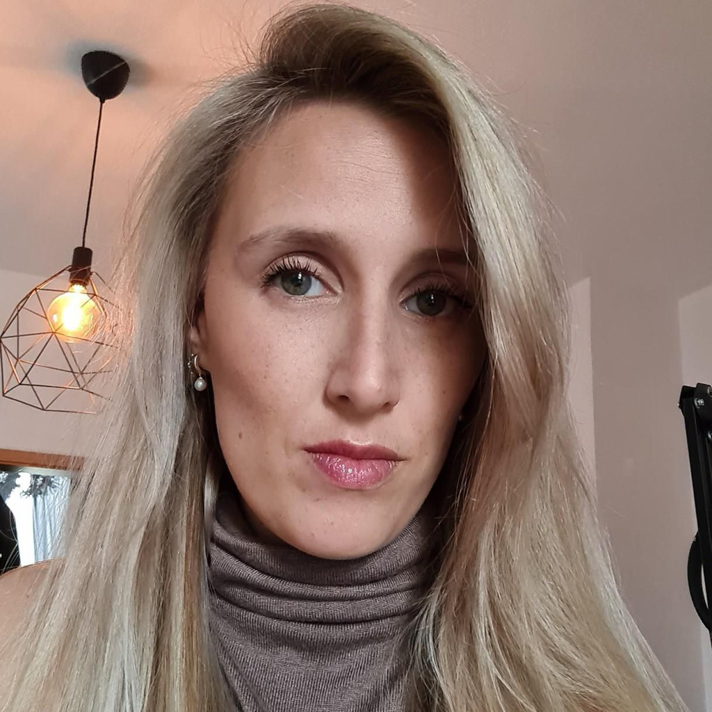 Melissa Loch's Instagram, Twitter & Facebook on IDCrawl