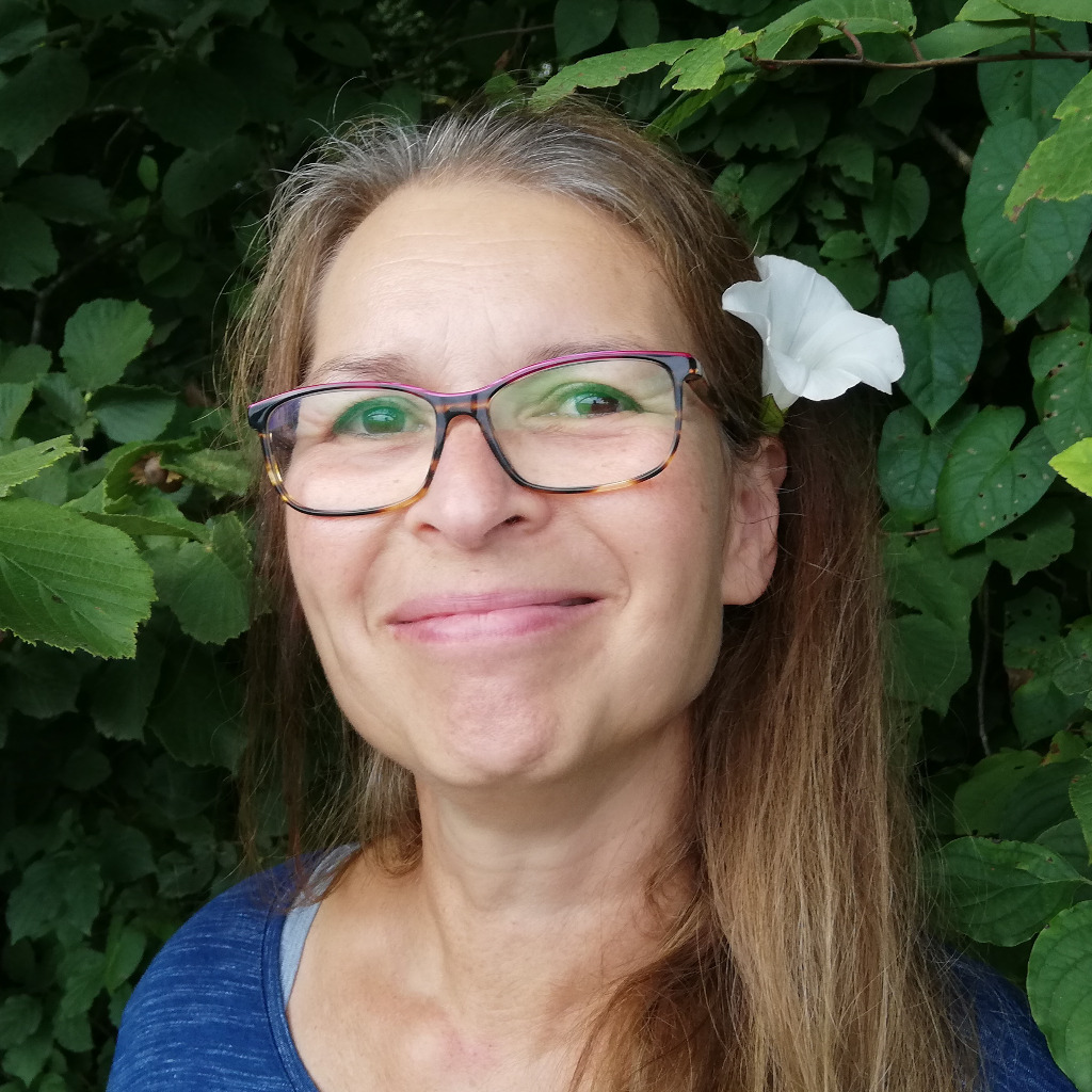 Zoë D. Lorek - Leitung Waldbaden Institut - Shinrin Yoku Schweiz | XING