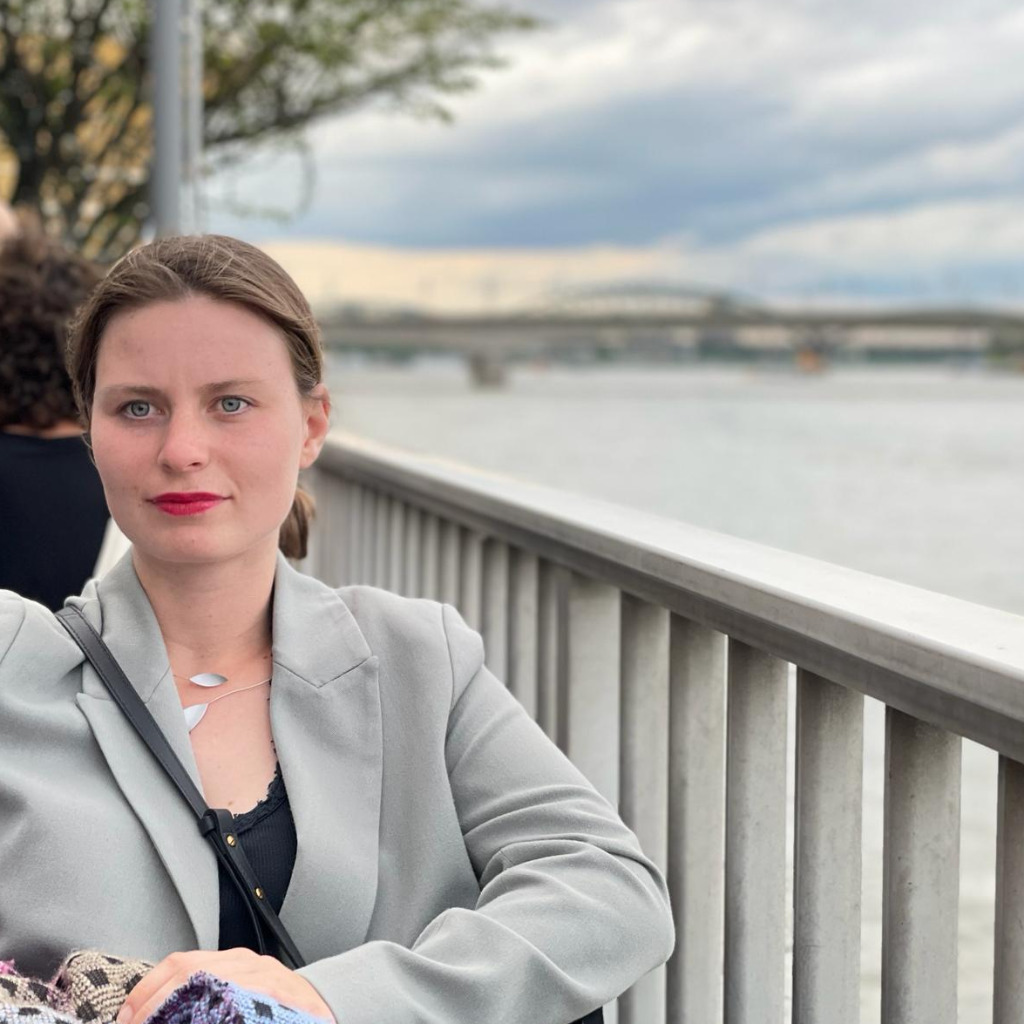 Julia Mertens - Referent Unternehmensentwicklung & Sachbearbeitung ...