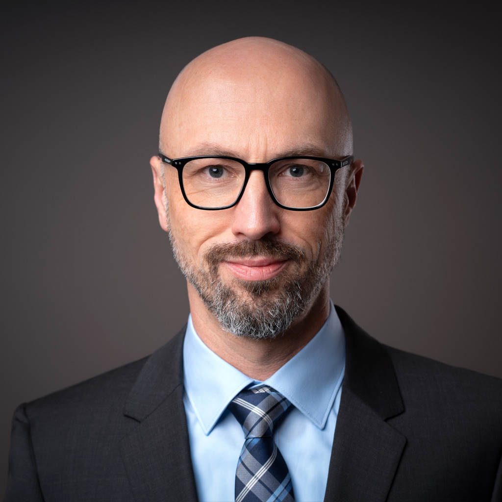 Thorsten Hackenbroich - Director, Customer Service Operations ...