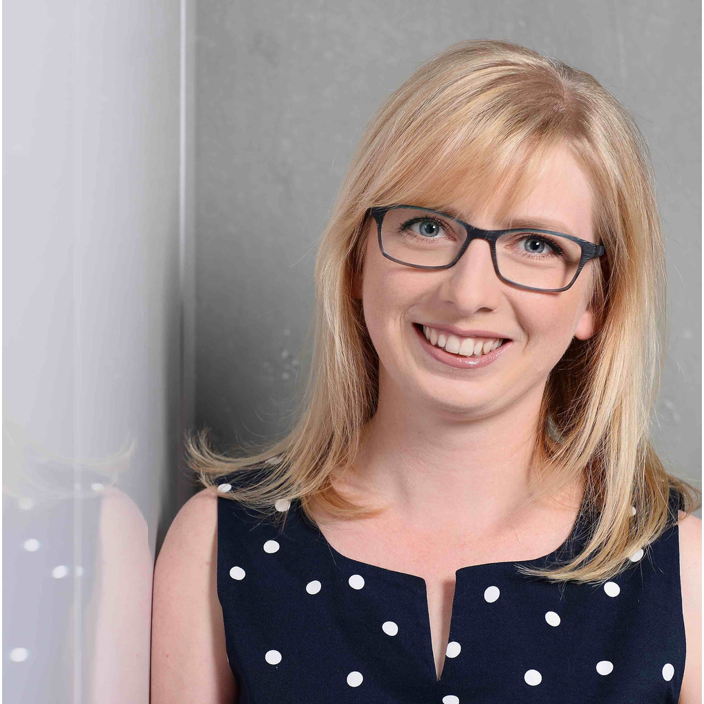 Mandy Lau - Teamleader Tender Team (öffentliche Ausschreibungen) - VWR ...