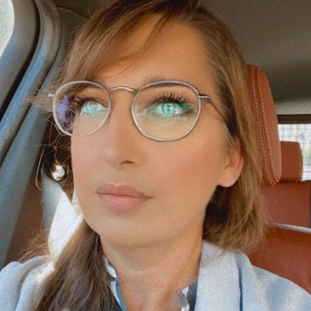 Sandra Haller - Senior Art Director - ICONIC SALES - We Grow Brands on ...