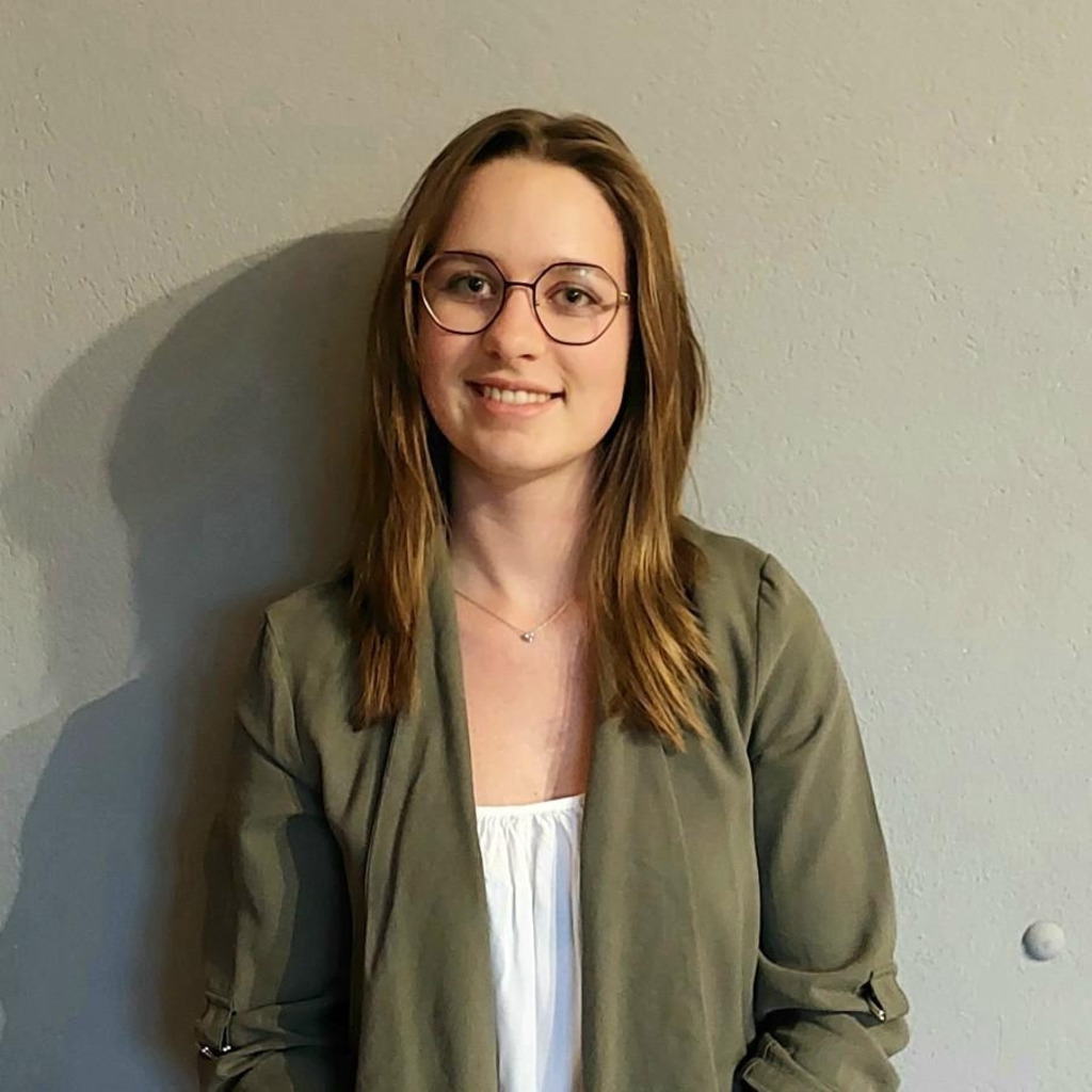 Laura Ecker - Technische Assistentin - m2 Centermanagment | XING