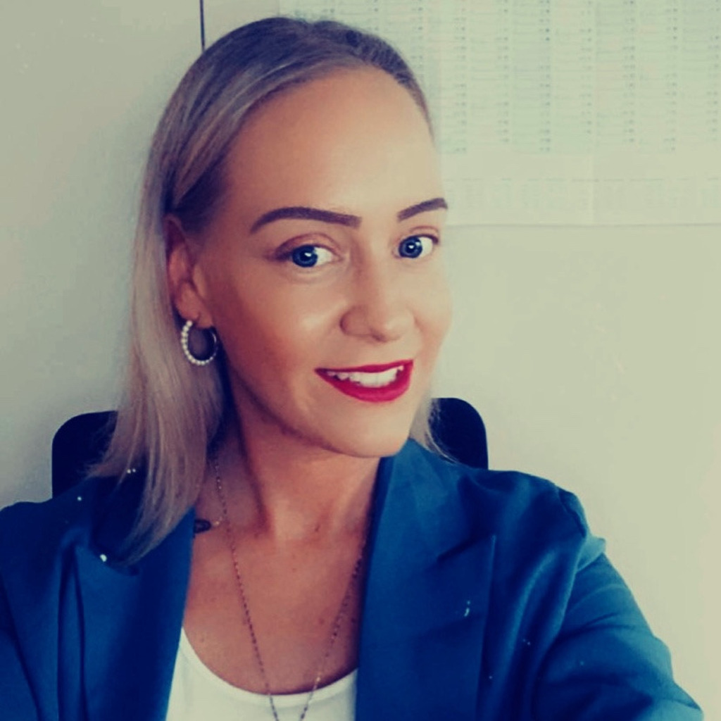 Julia Halder - Projektassistent - Komm.ONE | XING