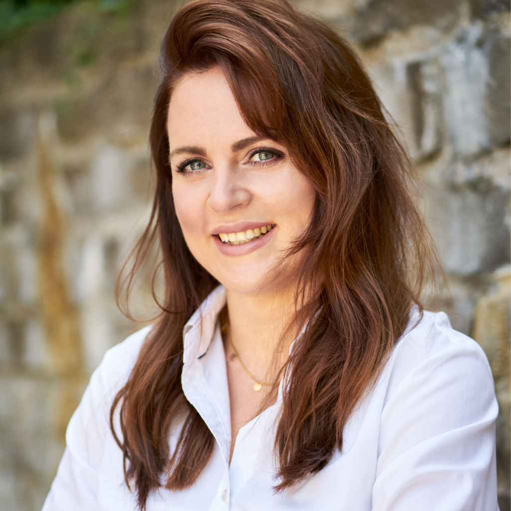 Melanie Simons - Leiterin Underwriting - AXA Konzern AG | XING