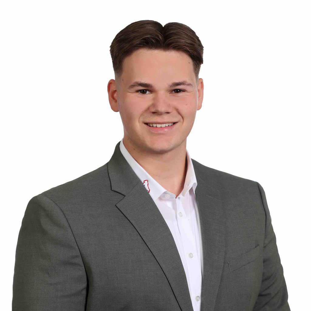 Leo Hunger - Junior Verkaufsberater - Autohaus Ostermaier GmbH | XING