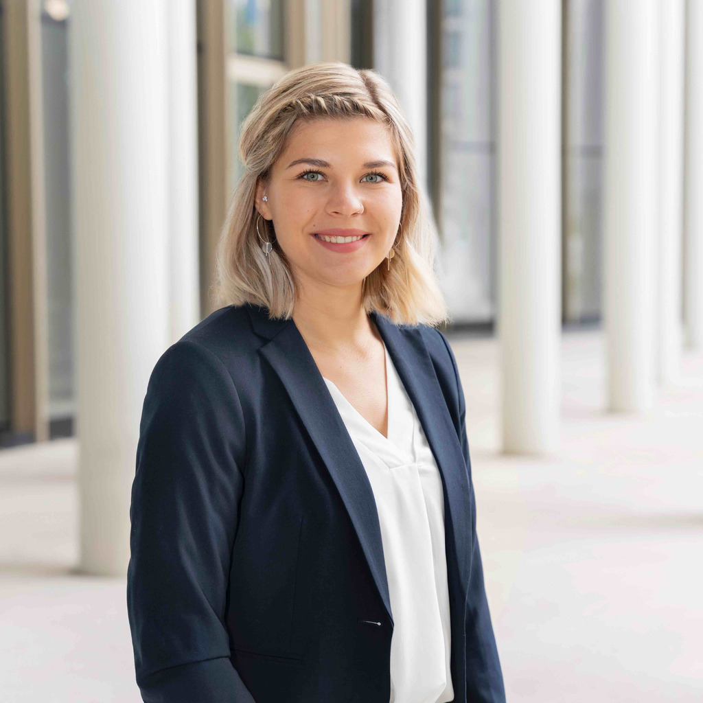 Celina Steffen: Ausbildung und Berufserfahrung | XING