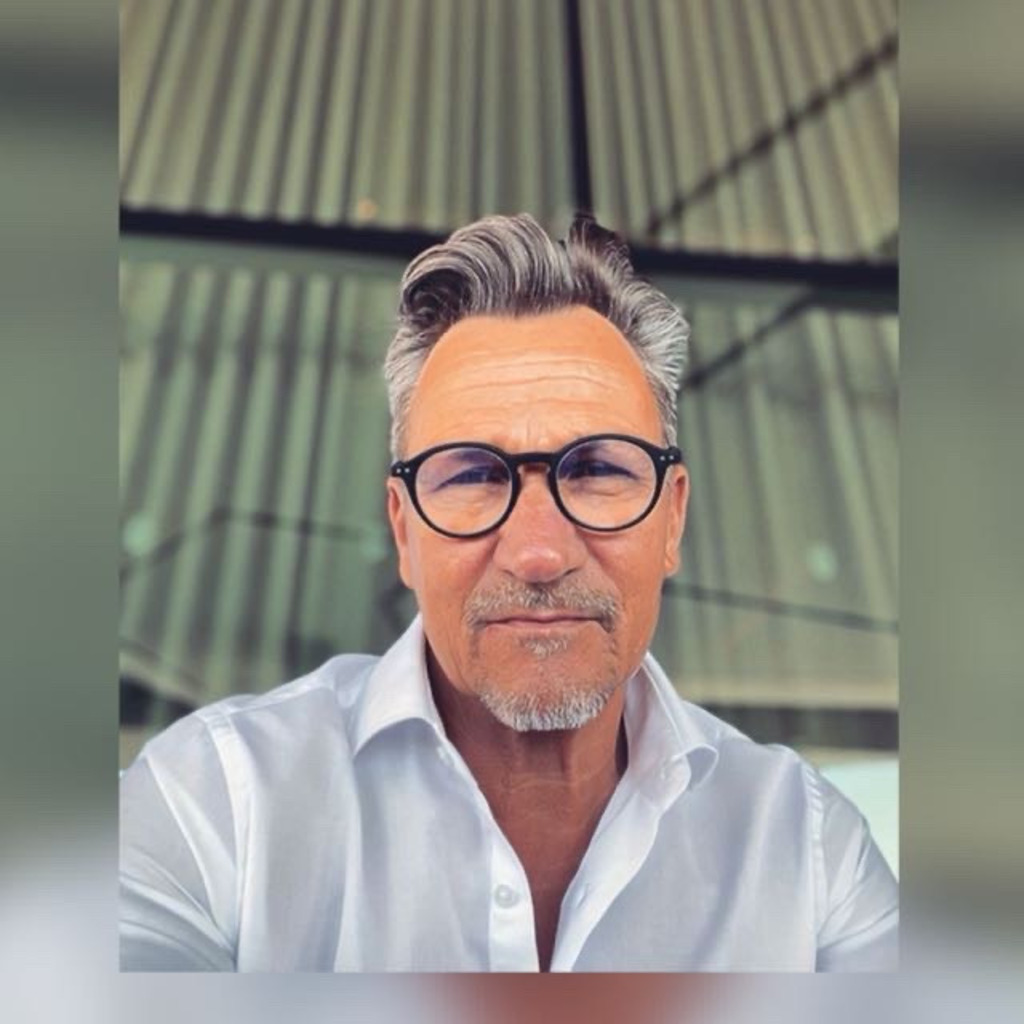 Frank Muller's Instagram, Twitter & Facebook on IDCrawl