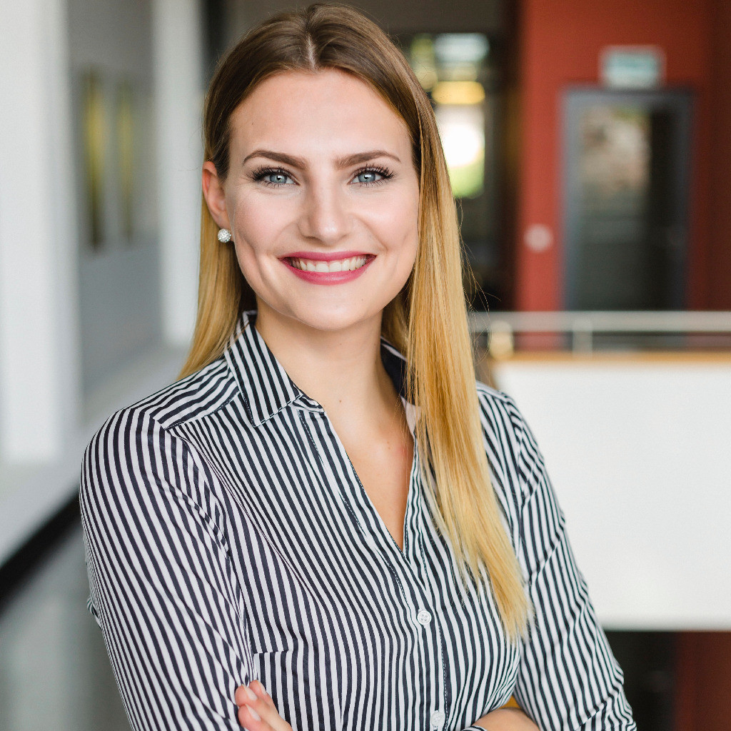 Jennifer Schmidt - BW/ Media Management und Werbepsychologie (B.Sc ...