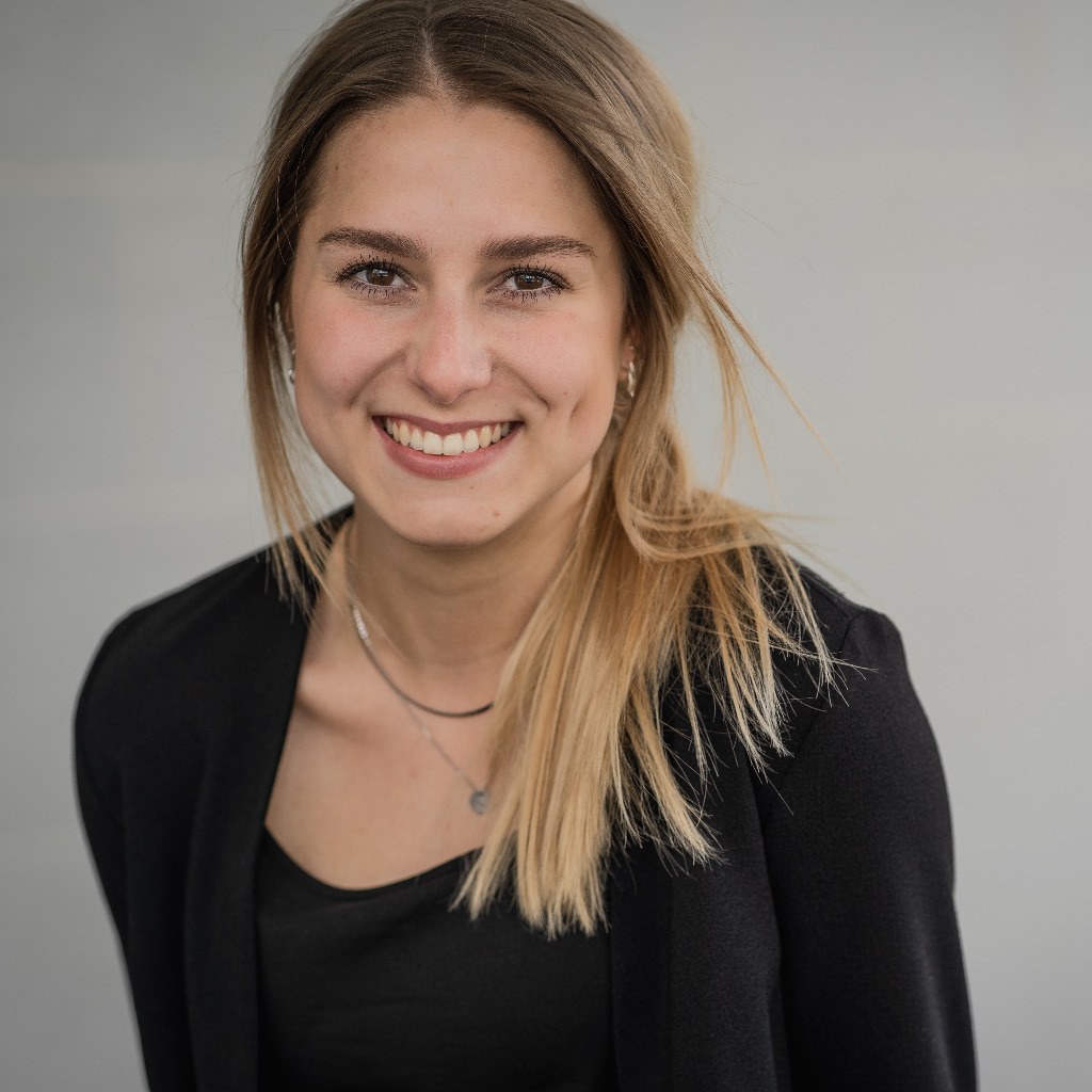 Carolin Münten - Junior Event Managerin - LVMH Parfums & Kosmetik ...