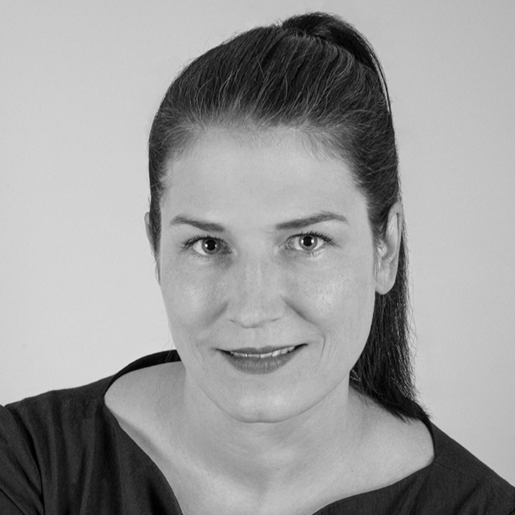 Alena Eckart - Senior Manager Ownership Experience - Europe - Jaguar ...