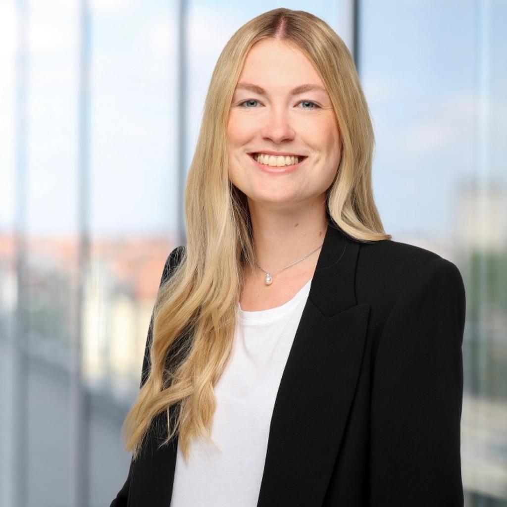 Franziska Heinrich - Vice President/Portfolio Management - AKA ...