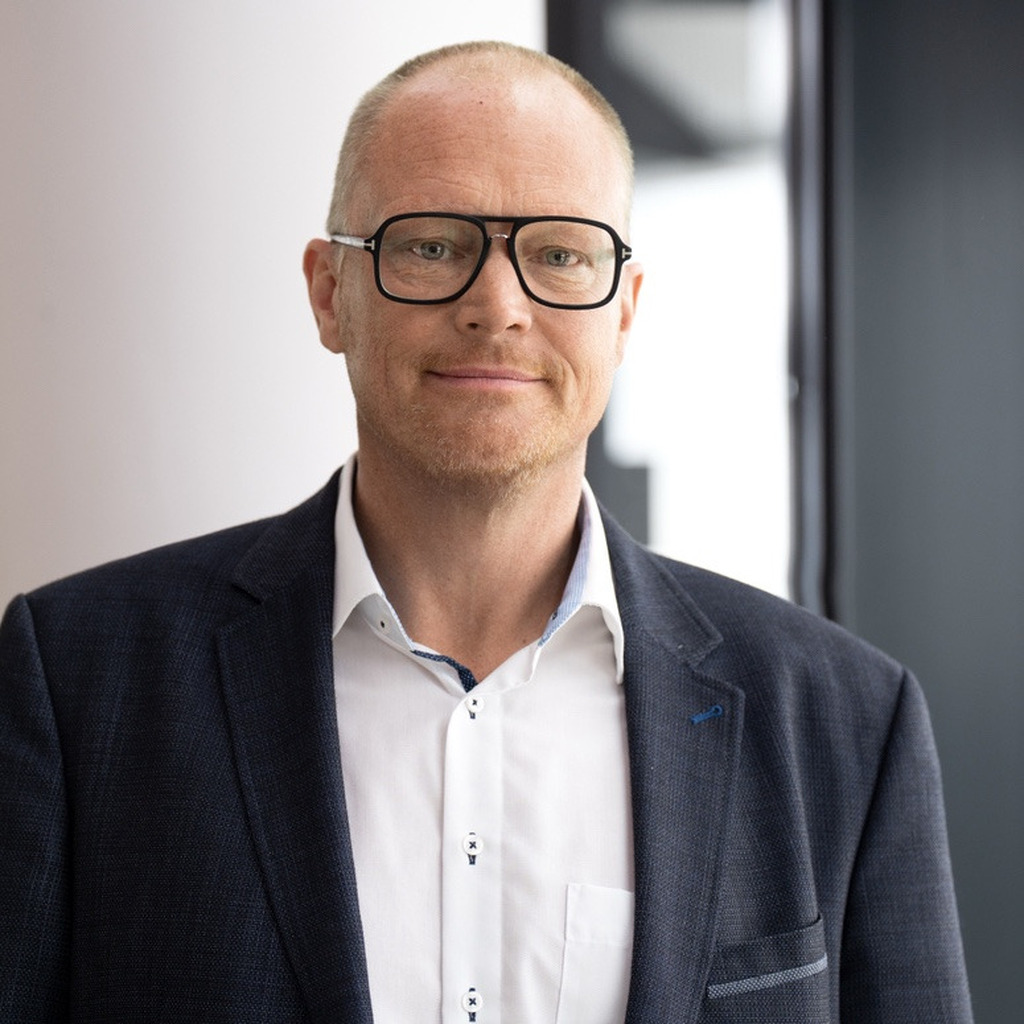 Oliver Henrich - Director Technology Service (Enterprise) - Vodafone ...