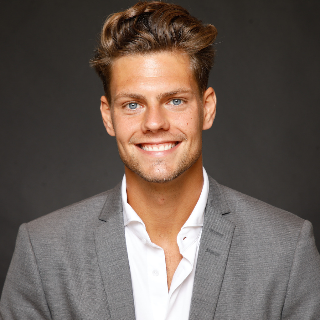 Daniel Müller - Founder & Owner | Headhunter | HR Consultant - Crew8 | XING