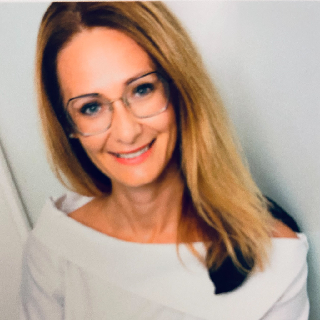 Lisa Majewski's Instagram, Twitter & Facebook on IDCrawl