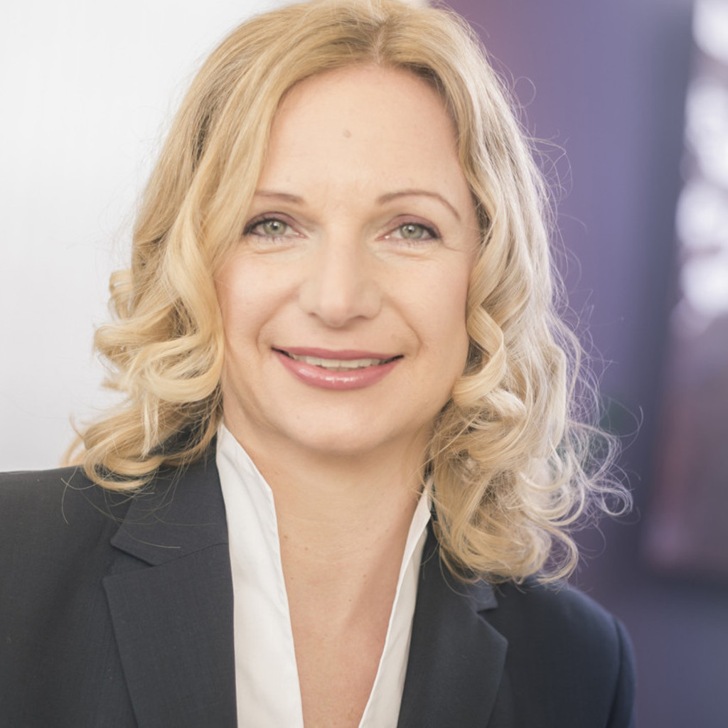 Corinna Karatzounis-Auer - Immobilienberaterin - Finest Homes Immobilen ...