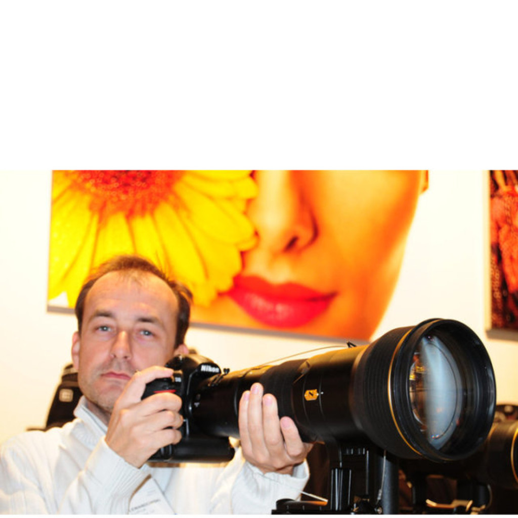 Adrian Lewandowski - VP Marketing - VektorDatei.com | XING