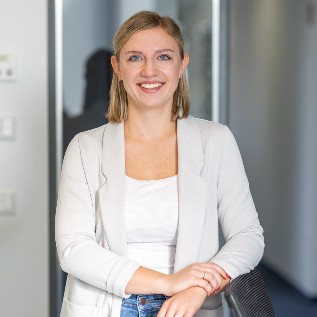 Angelika Meister - Mitarbeiterin Finanzbuchhaltung - LANI Immobilien ...