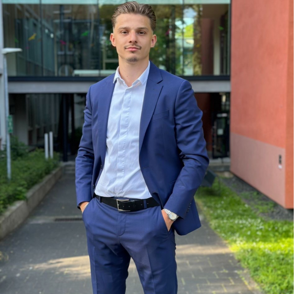 Leon Pustelnik - Medientechnologe Druck - KL Druck | Kürten & Lechner ...