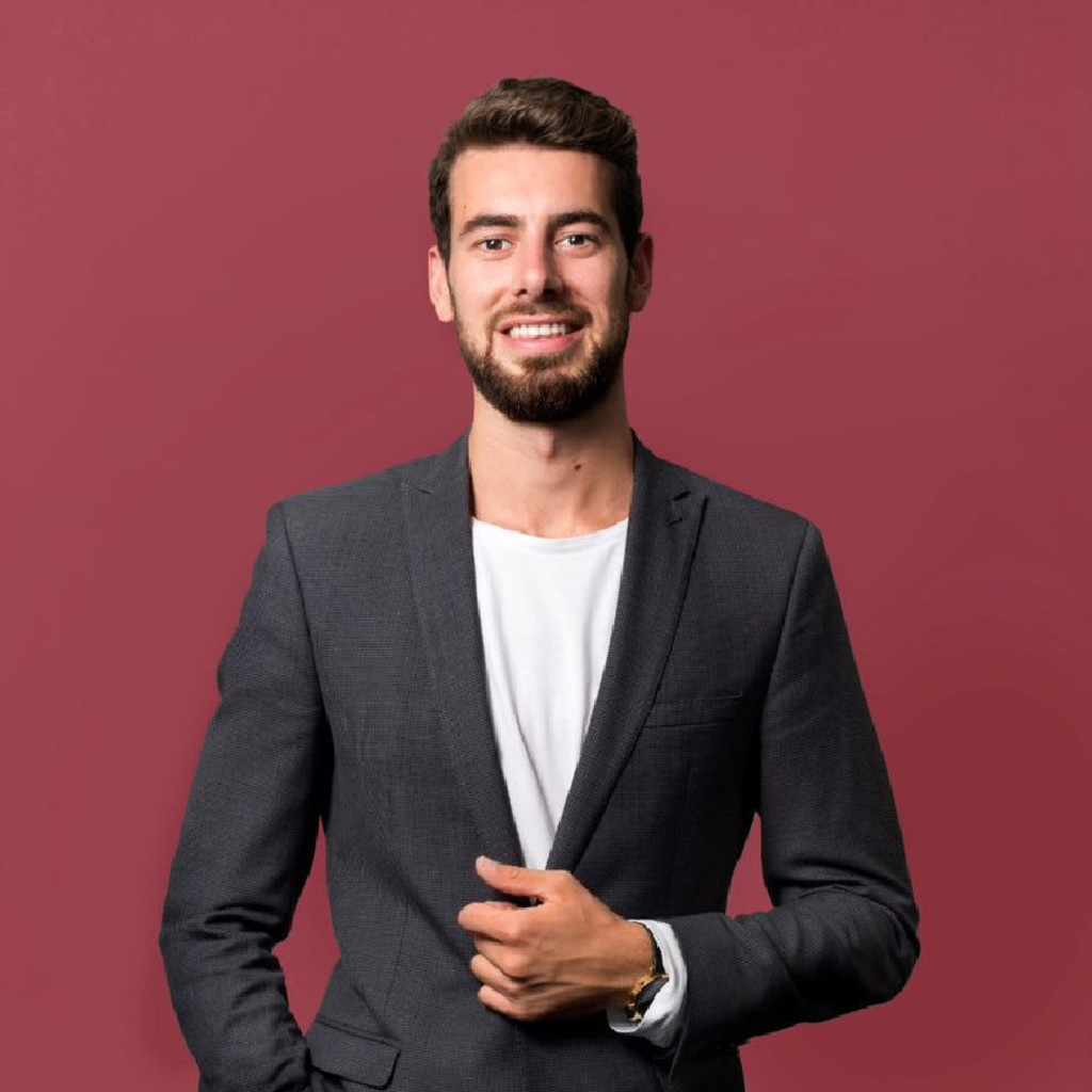 Tom Fernandez-Buckley - Director DACH - Technology, automation & data ...