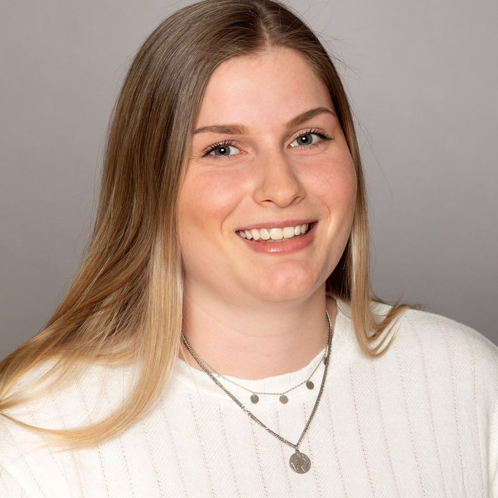 Sinah Pforr - examinierte Altenpflegerin - Belia Seniorenresidenzen ...