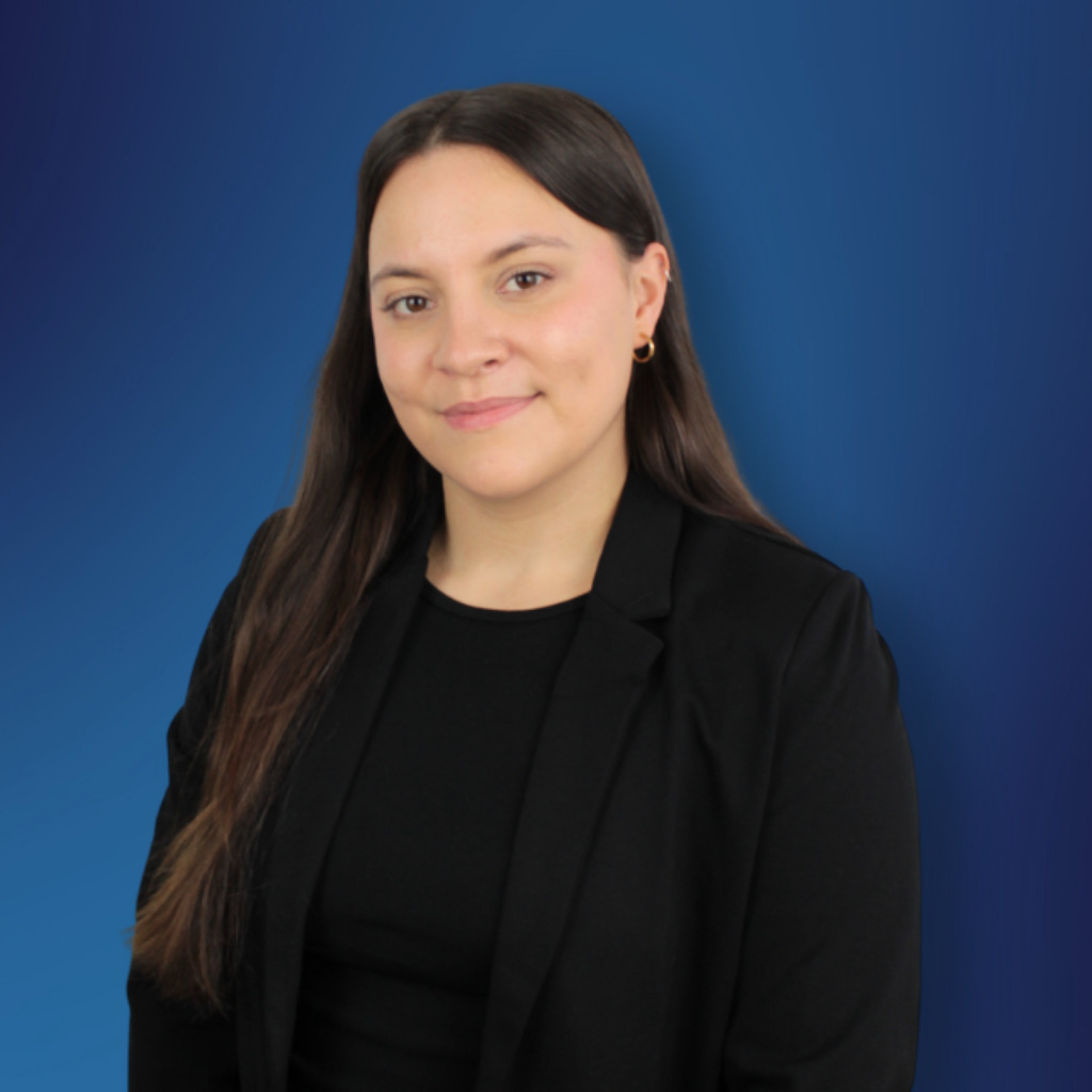 Sara-Mae Splittstößer - Marketing Manager - AXA Versicherung Claus ...