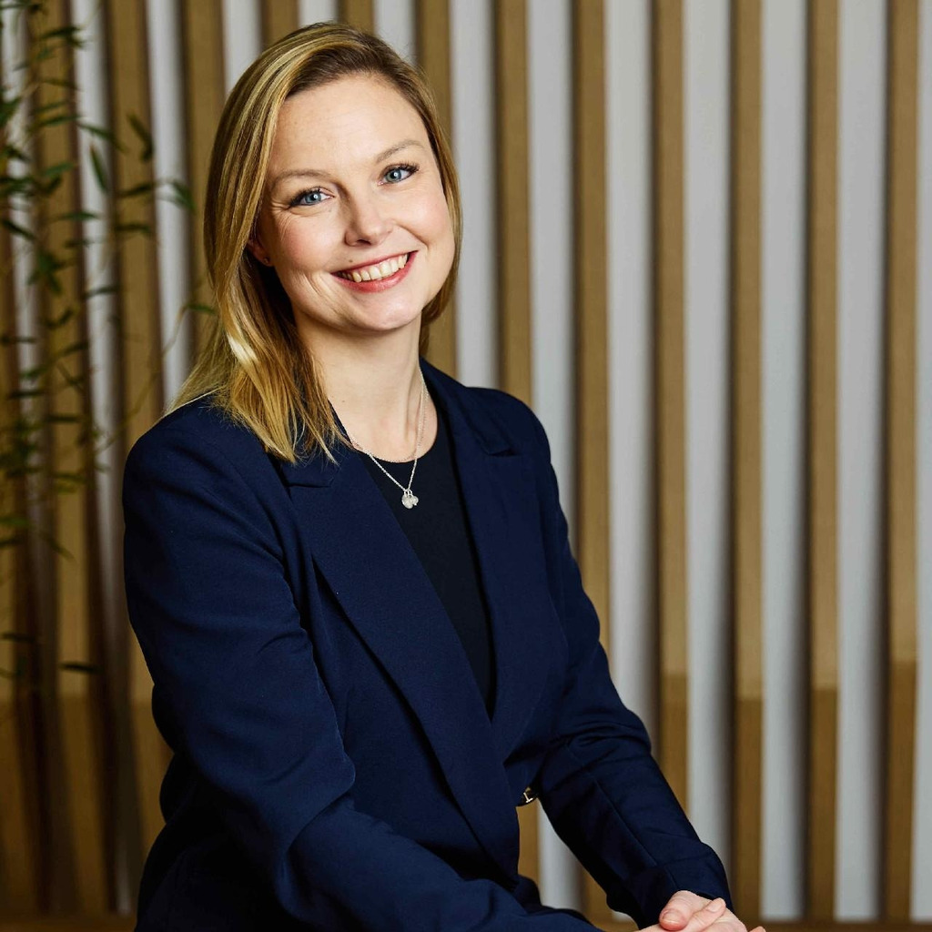 Nina Beyer - Customer Operations | Global Support Solutions Director ...