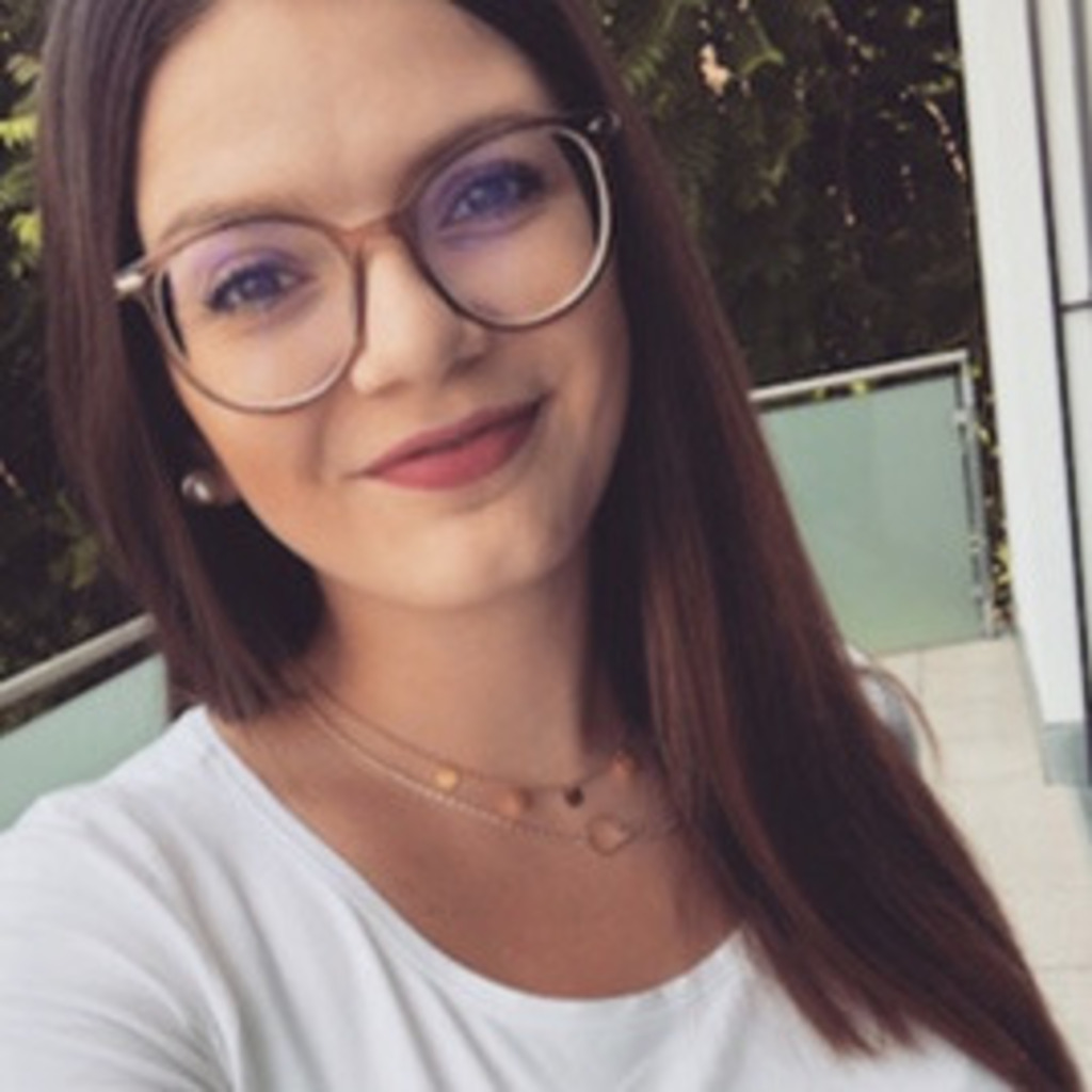 Jennifer Hetzel - Ausbildung Kauffrau im Einzelhandel - INTERSPORT ...