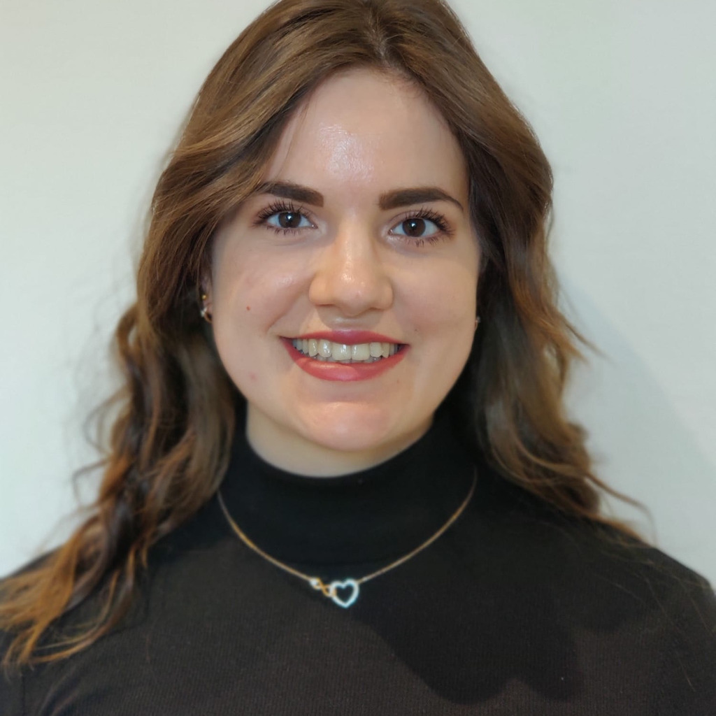 Laura Löb - Junior Sales Manager - DRÄXLMAIER Group | XING