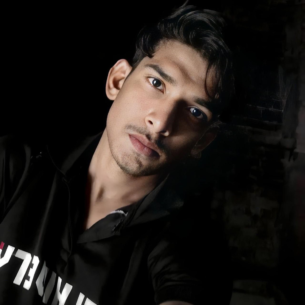 Moazzam Khan - Driver - Dabeer Khan | XING