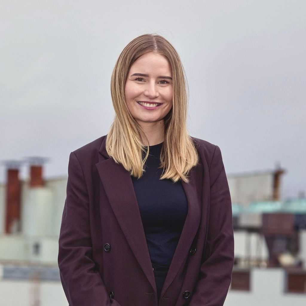 Dana-Jill Walter - Immobilien-Property-Managerin - Pamiro GmbH & Co. KG ...