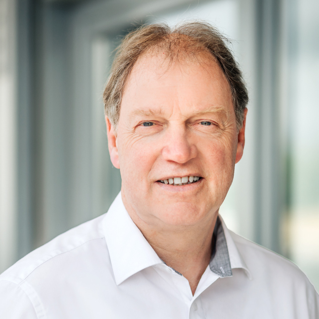 Bernd Siemon - Senior Manager Professional Services, Business ...