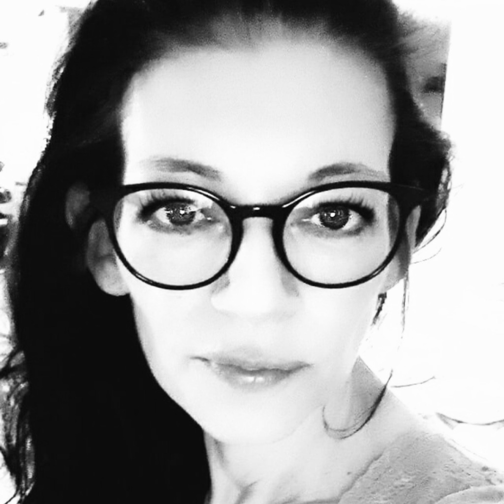 Melanie Marks's Instagram, Twitter & Facebook on IDCrawl