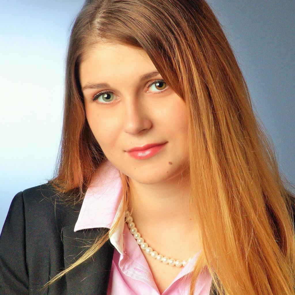 Christina Minga - Sales and Relationship Manager - Universal-Investment ...